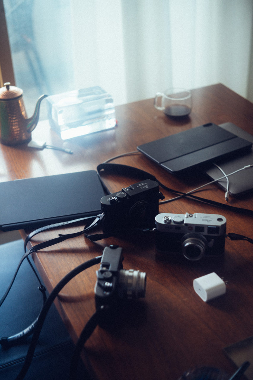 Gadgets on Table | KUNITAKA KAWASHIMO – design & photography